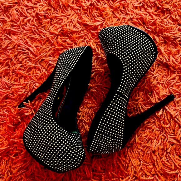 Posh | Shoes | Posh Platform Black Velvet 3d Gold Studded Heels | Poshmark